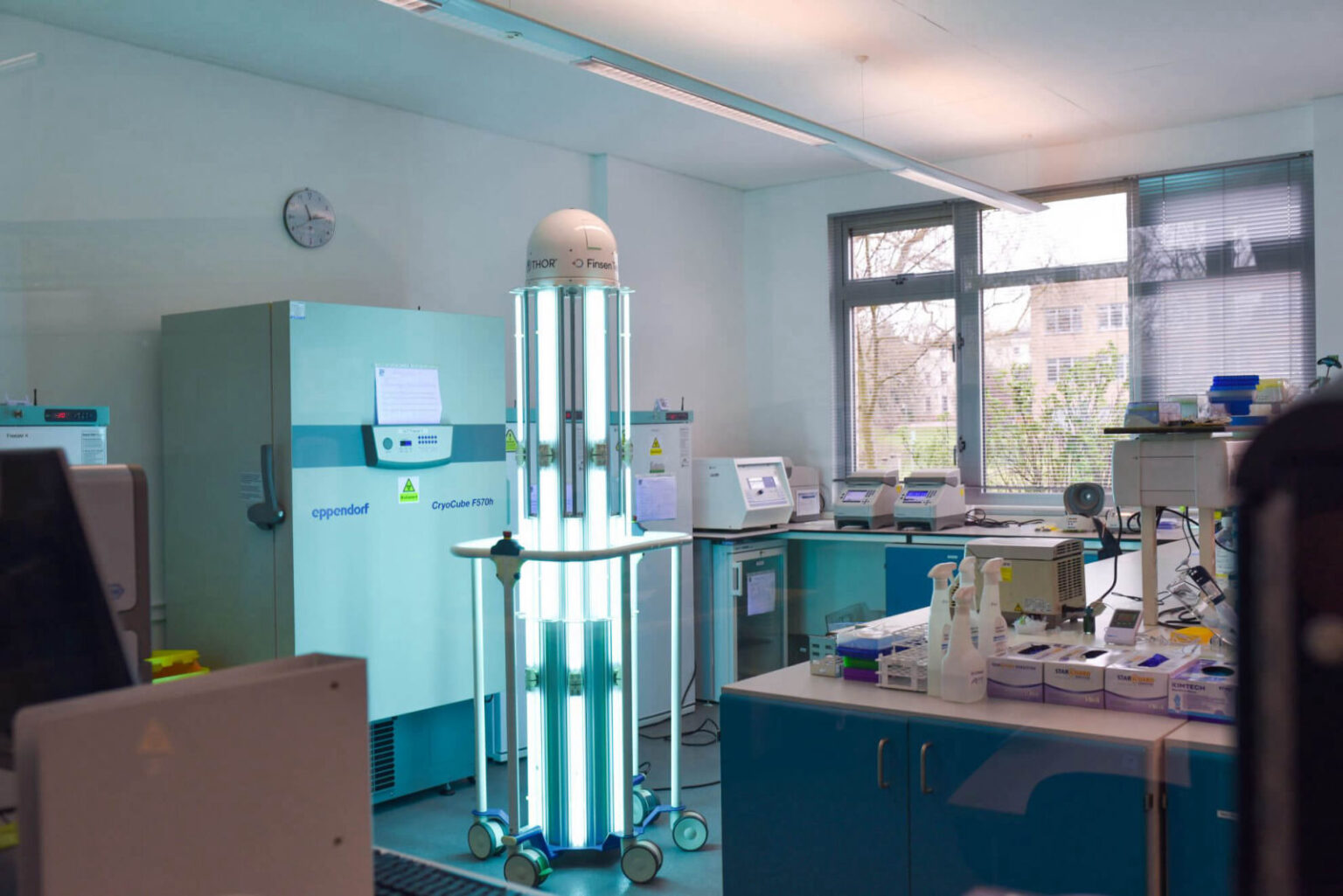 The HYPERION UV decontamination unit - Finsen Technologies